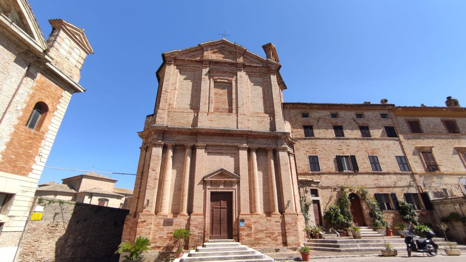 Corinaldo, cosa vedere nel "Paese dei matti" nelle Marche – Usa La Valigia