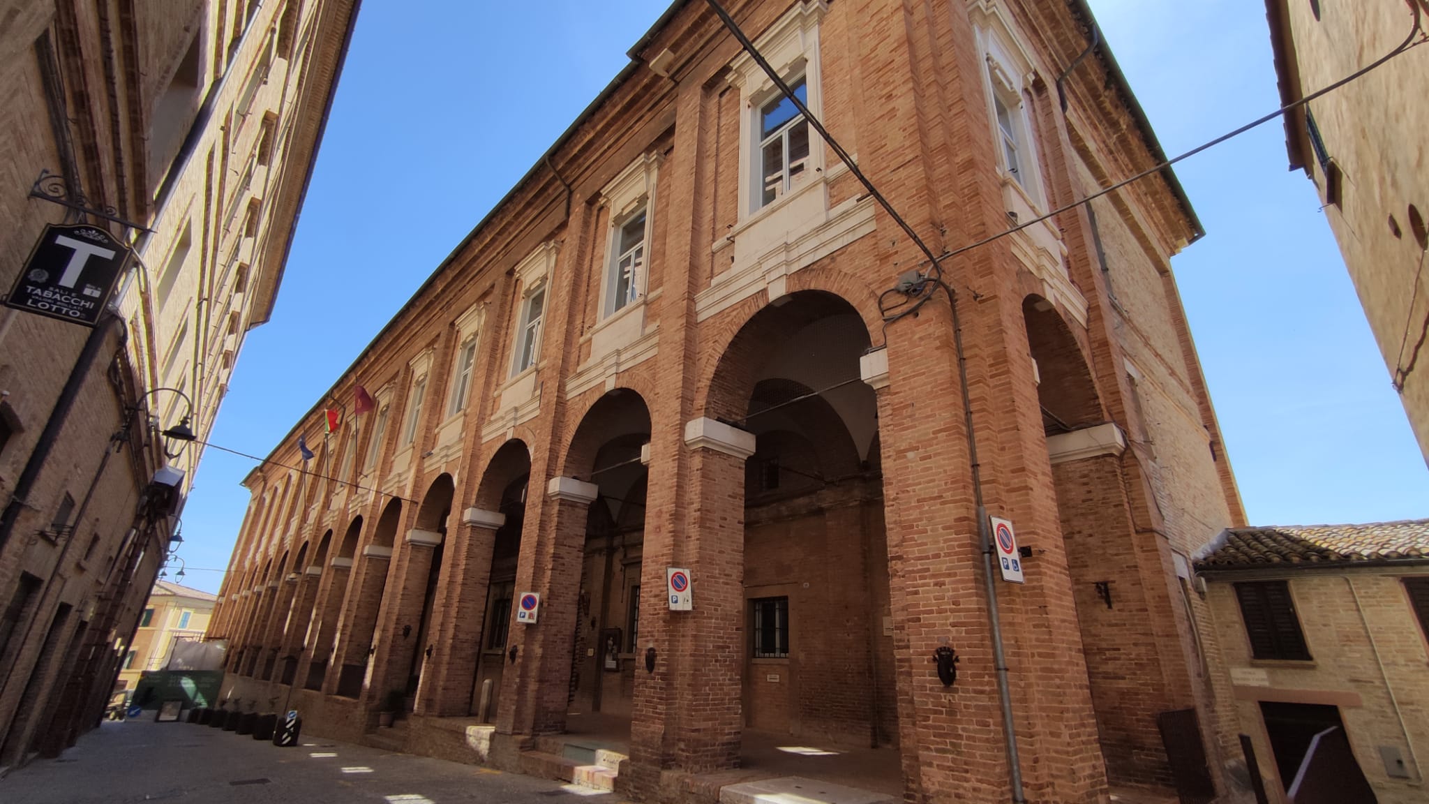 Corinaldo, cosa vedere nel "Paese dei matti" nelle Marche – Usa La Valigia