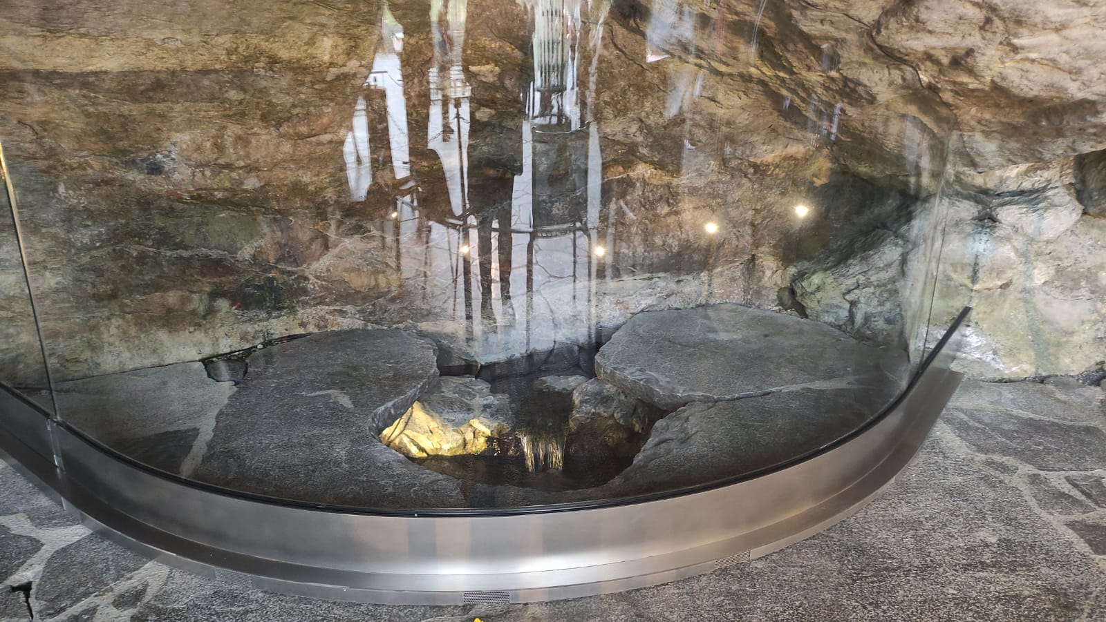 La Grotta di Massabielle: il cuore spirituale di Lourdes – Usa La Valigia